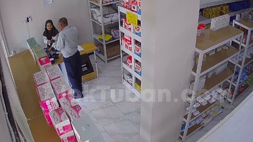 Video Penipu Menyamar Petugas PLN Viral di Tuban Video Penipu Menyamar Petugas PLN Viral di Tuban